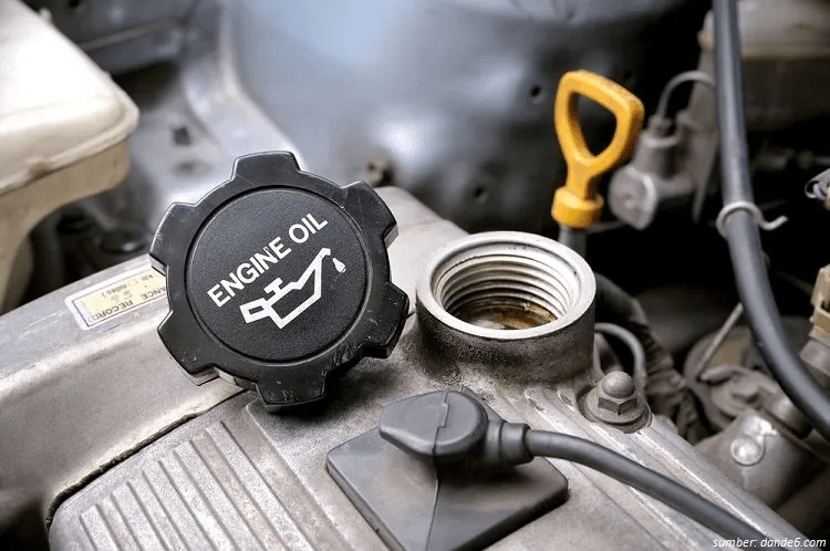 Apa Itu Engine Flush Mobil? Ini Fungsi & Cara Pakainya | Astra Daihatsu